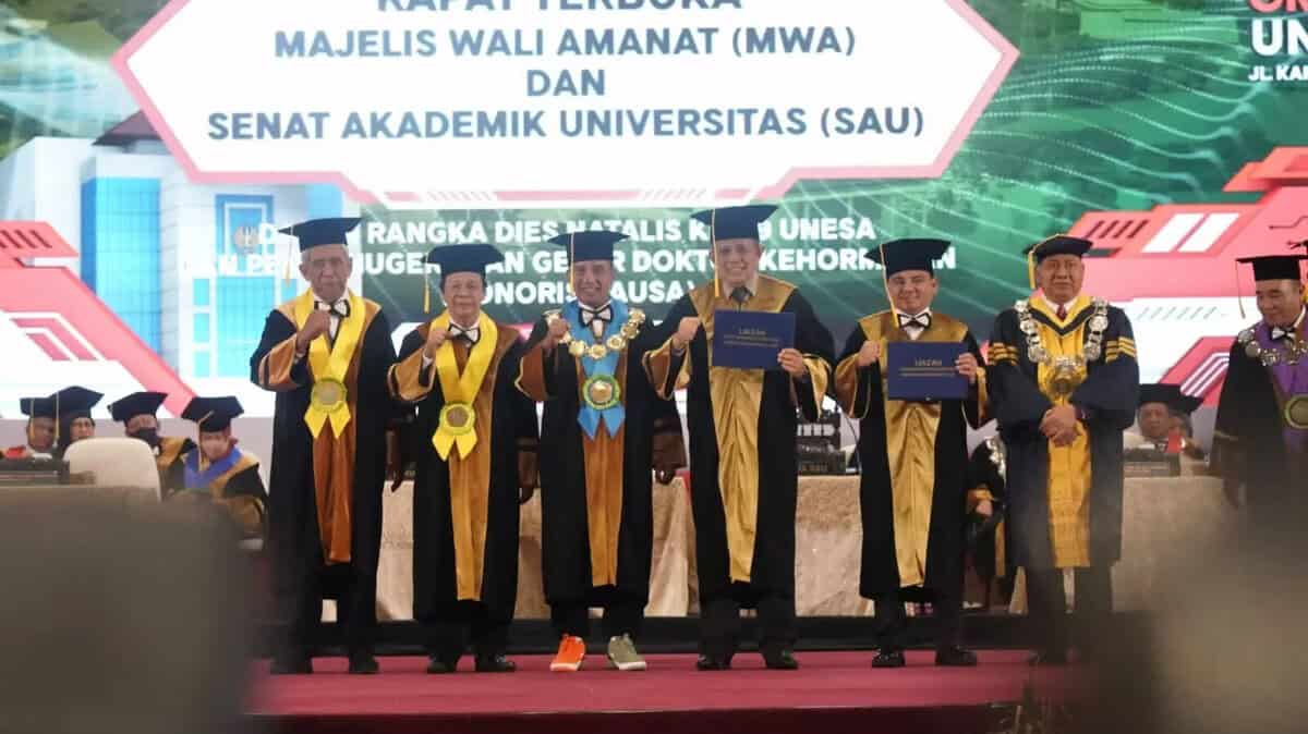 Andap Budhi Revianto Terima Gelar Doktor Kehormatan Dari Unesa | PELITA.CO